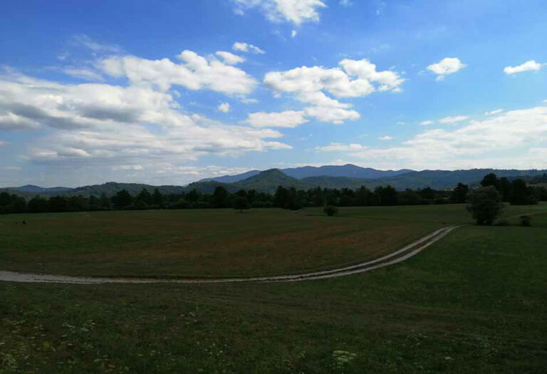 Planina pri Rakeku na robu kraškega Planinskega polja - Eko Dežela